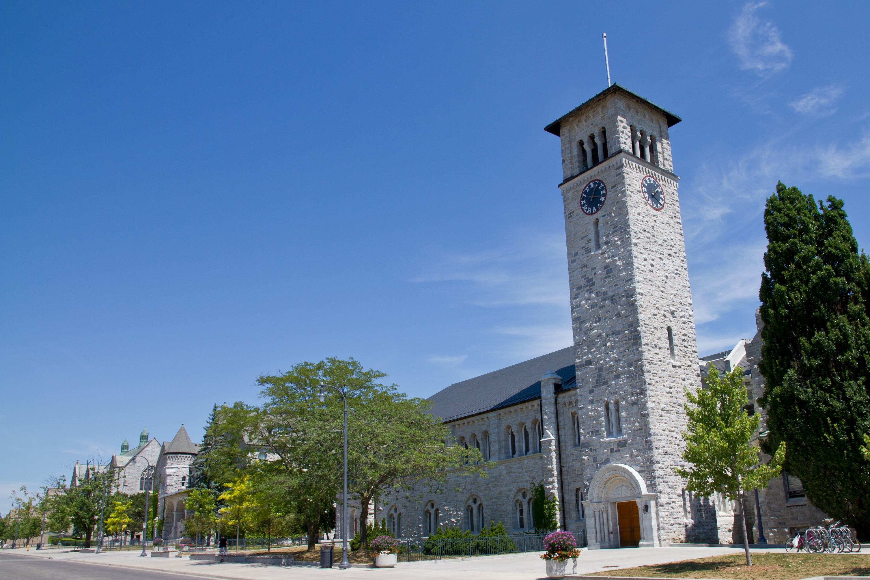 Queen's University School of English